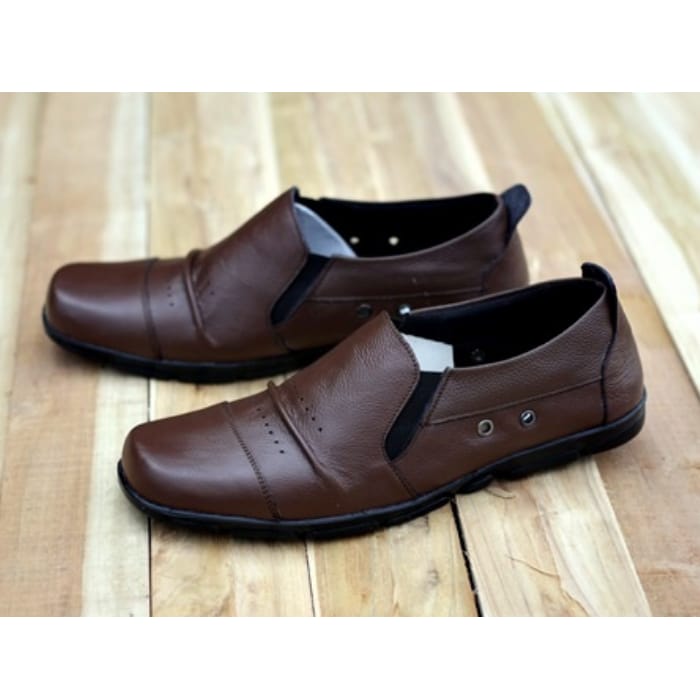 Gladio02 | sepatu slip on moccasin pria kulit Coklat